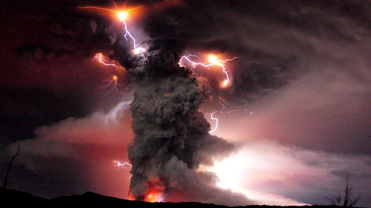 17 Pictures Of Unreal Lightning Strikes – Page 3 of 17 – InspireMore