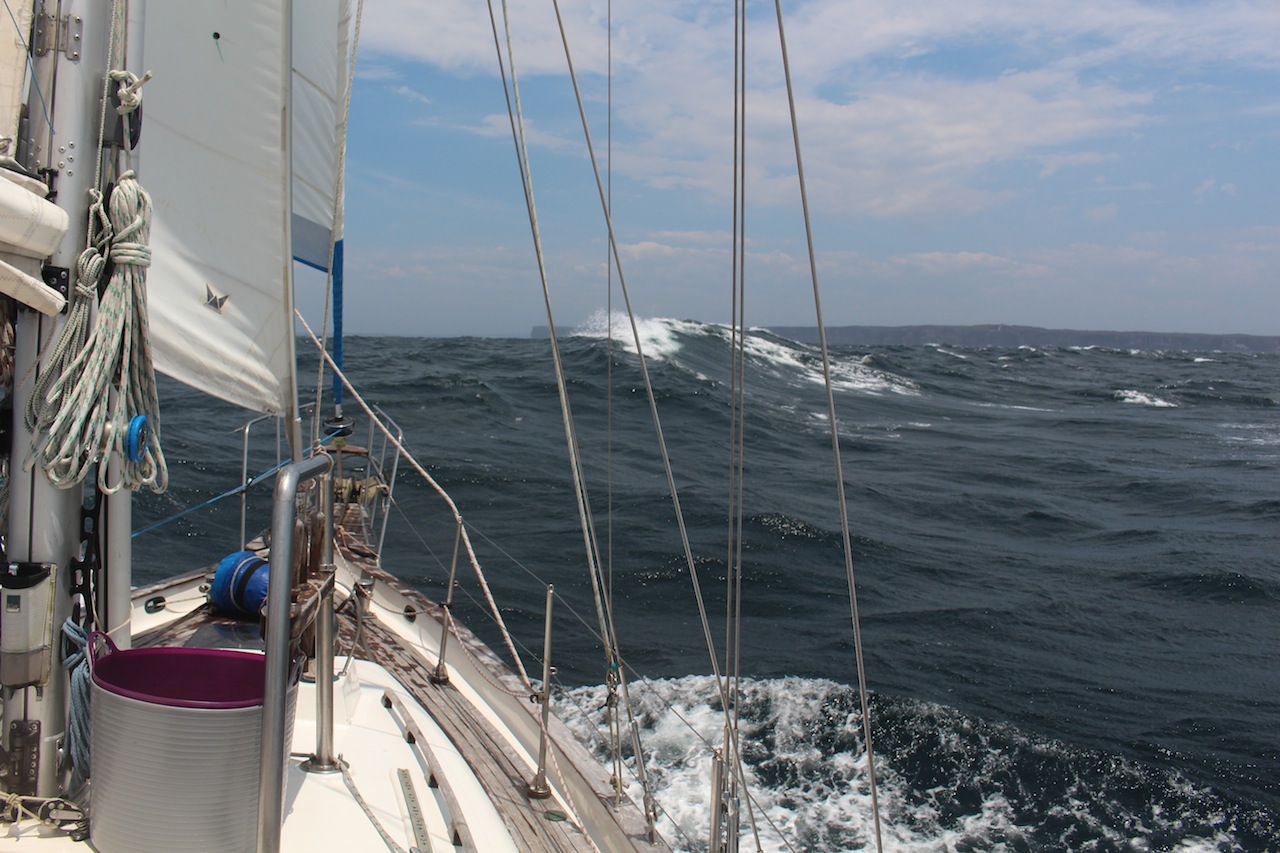 15-Yr-Old Girl Sails Around The World— By Herself. — InspireMore