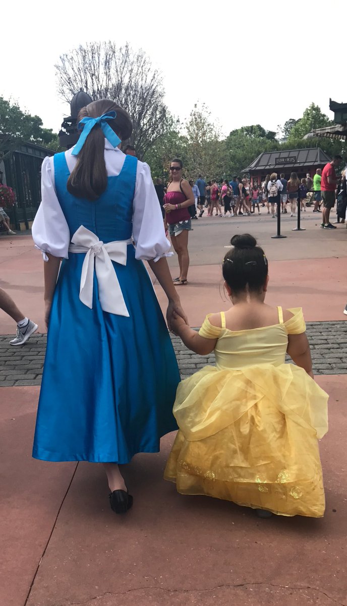Little Girl With Dwarfism Meets Her Hero At Disney World - InspireMore