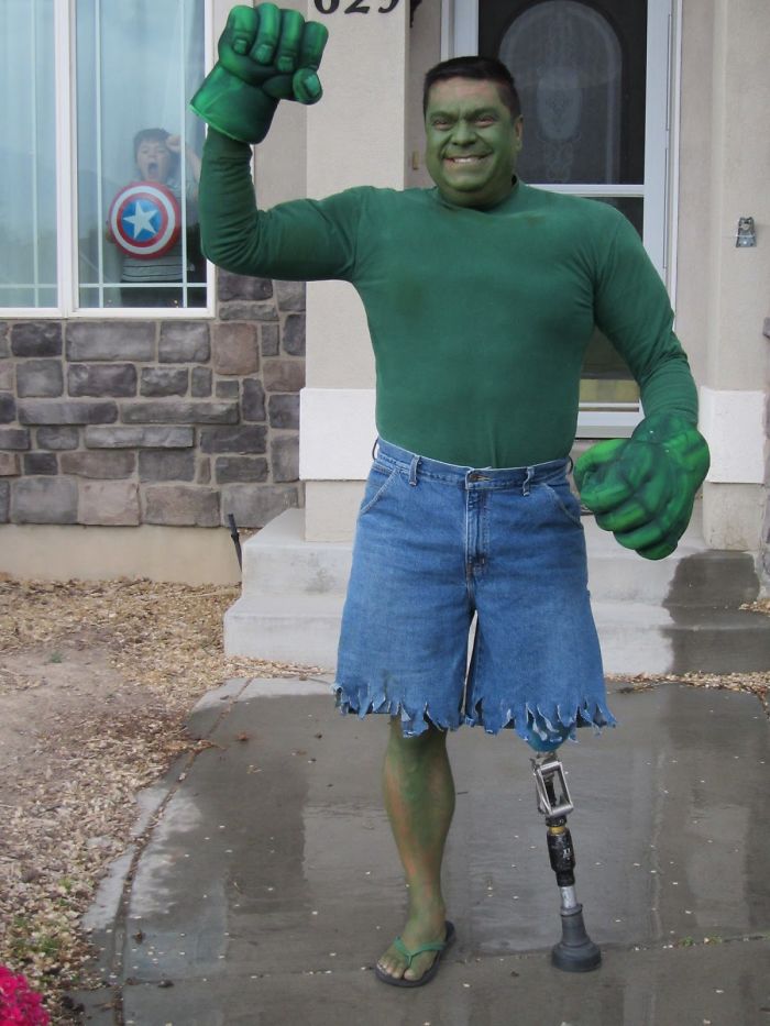 Dad Waves At Son's School Bus In Costume For 3 Yrs — InspireMore