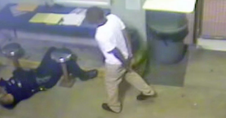 Handcuffed 17-Yr-Old Gets Help For Collapsed Officer. -InspireMore