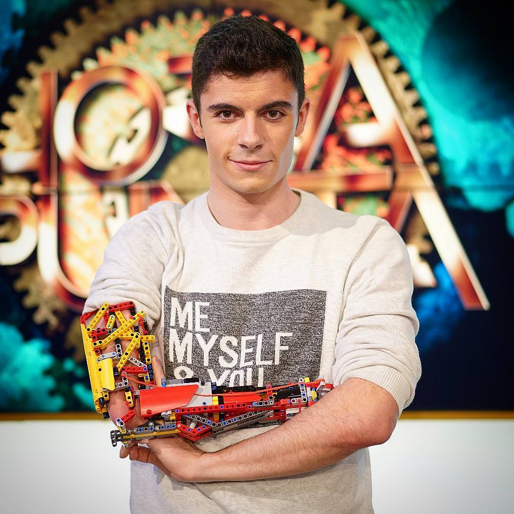 David Aguilar Builds Prosthetic Arm From Legos — InspireMore