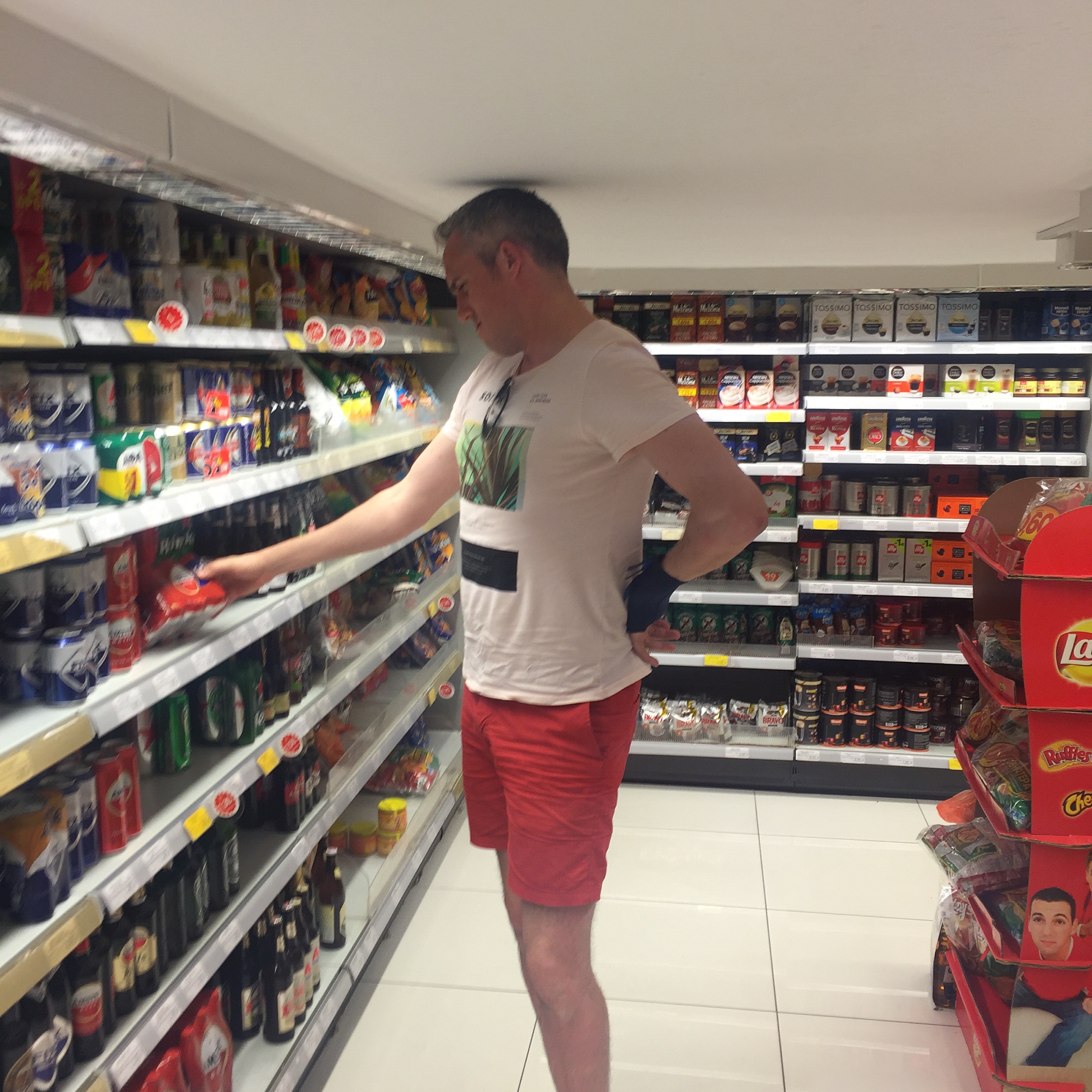 21 Hilarious Tall People Problems You Probably Never Thought Of ...