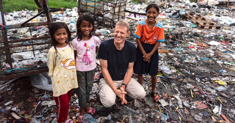 Scott Neeson Leaves Hollywood To Start Cambodian Children's Foundation ...