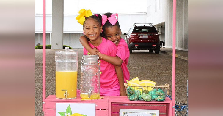 7-Yr-Old Cousins Start Lemonade Stand To Help Homeless. -InspireMore