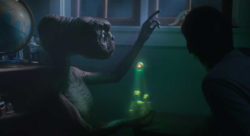 E.T. And Elliott Reunite And Meet Each Others Families. -InspireMore