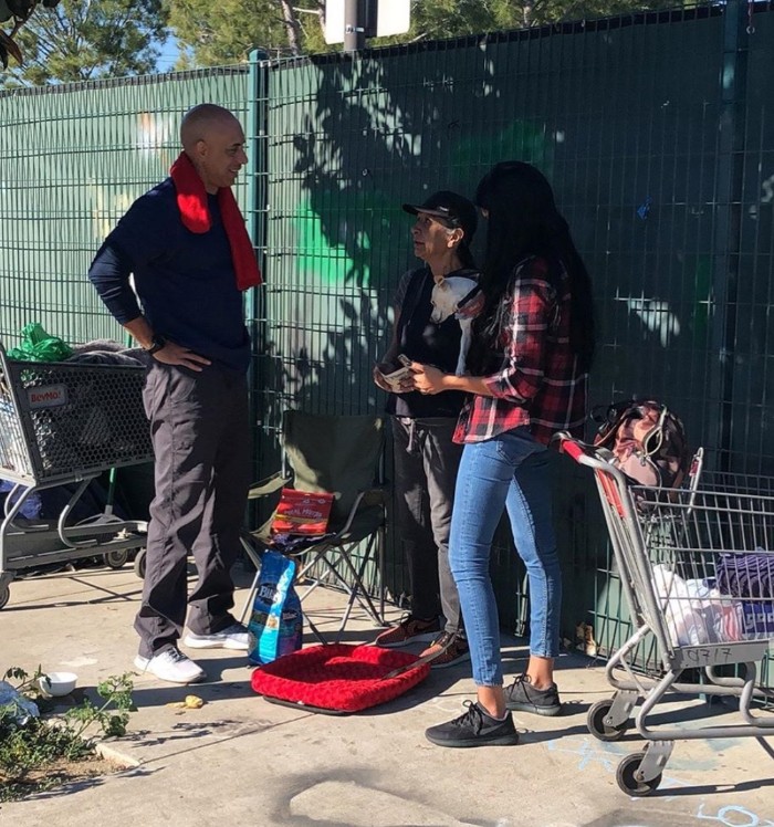 Veterinarian Helps Care For Homeless Pets In Southern California ...