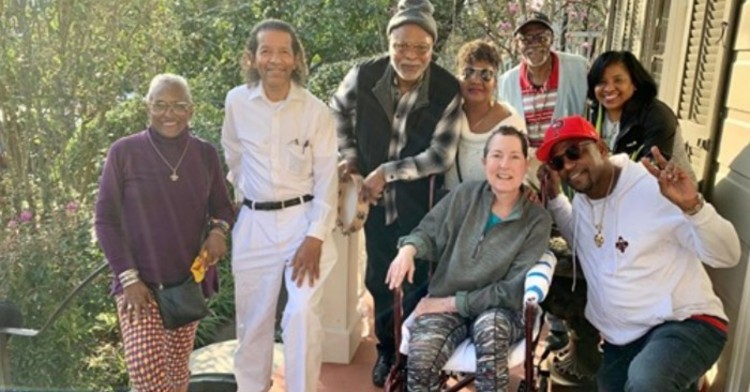 Mardi Gras Carnival Indians Perform For Photographer With Cancer ...