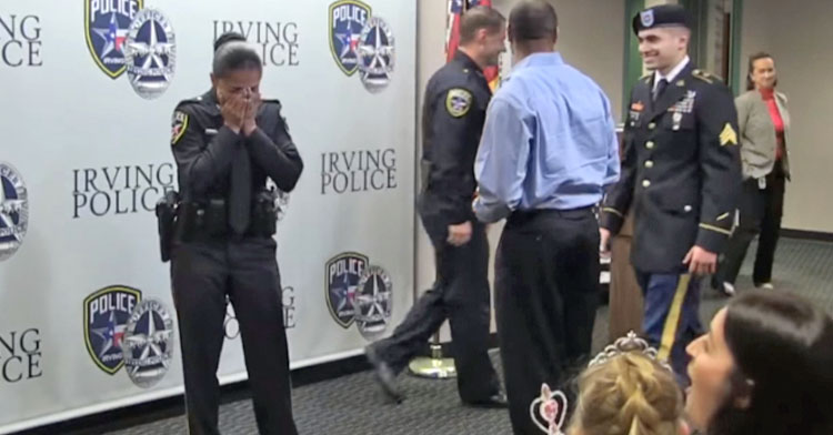 Army Son Surprises Police Officer Mom At Swearing-In Ceremony. -InspireMore