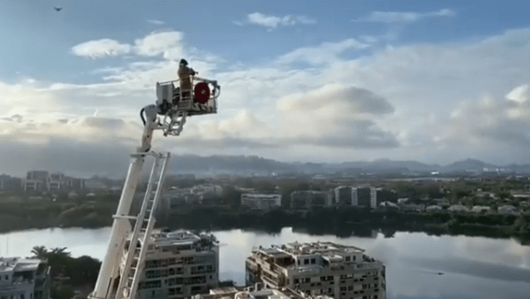 Brazilian Firefighter Plays Trumpet For Quarantined Residents - InspireMore