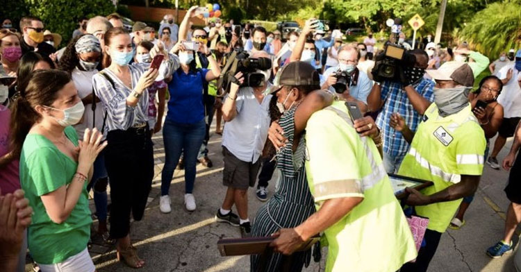 Garbage Men Overwhelmed When Community Surprises Them With Heartwarming ...