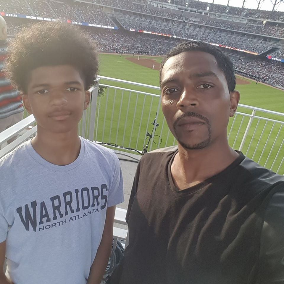 Dad Has Sweetest Breakdown When He Drops Son Off At College. – InspireMore