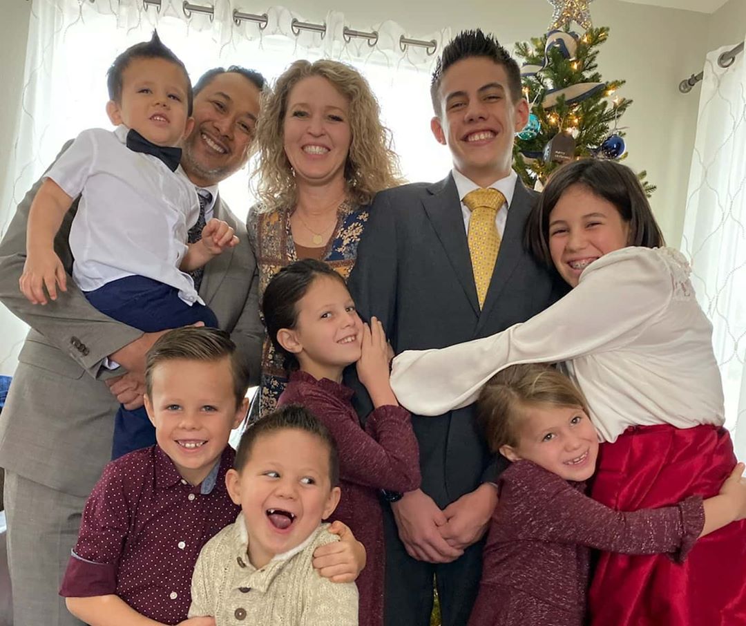 Empty Nesters Adopt 7 Siblings Who Lost Both Parents In Car Crash ...