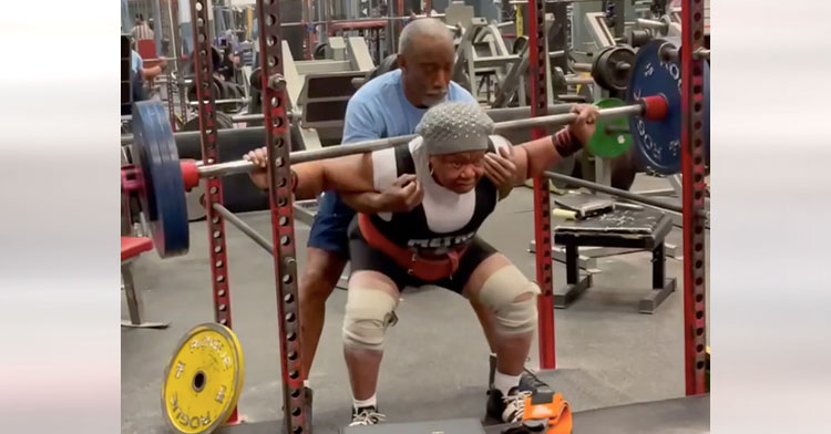 This 78-Yr-Old Weight Lifter Can Squat 413 Lbs And Everyone Is Cheering ...