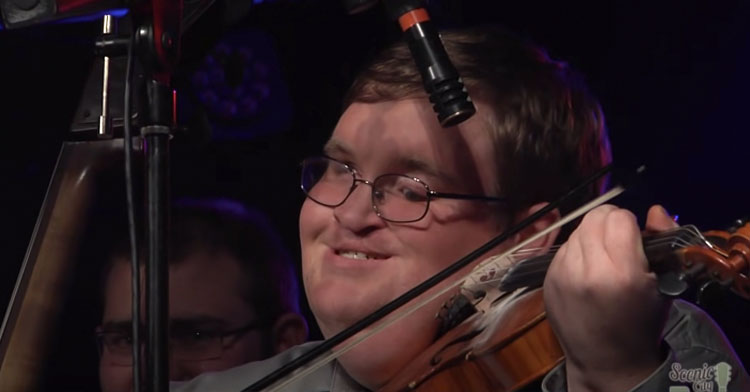 This "Fearless" Blind Fiddler Is Blowing Everyone Away With His Skill ...