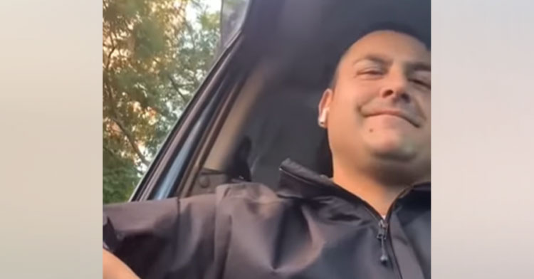 "No Charge, Mate." Taxi Driver Turns Down Passenger's Cash For Sweetest ...
