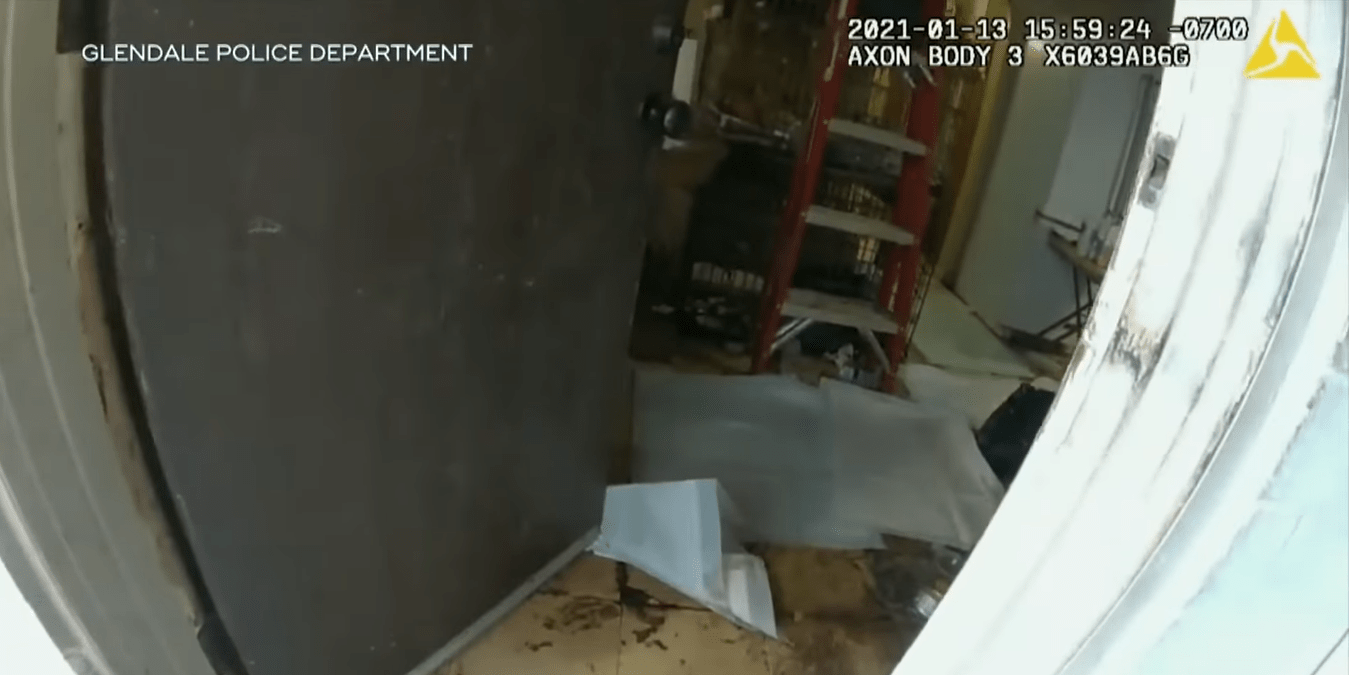"It Means Everything." Neighbors "Adopt" Grandma After She Loses ...