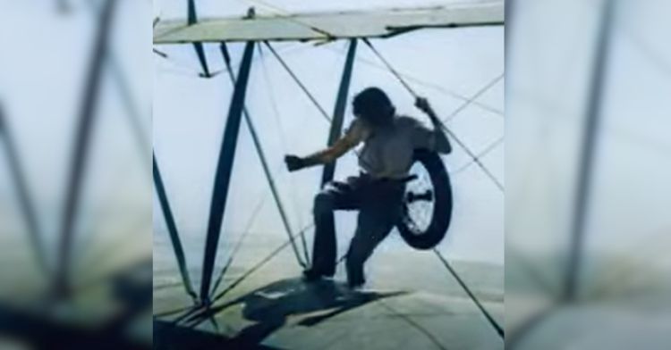"Daredevil" Female Aerobat Changes A Plane's Tire Mid-Flight In ...