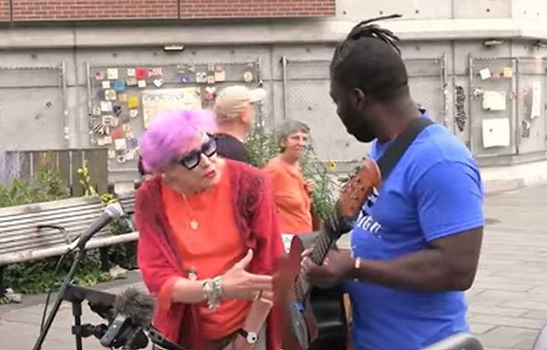 Grandma Sings "Amazing Grace" With Street Performer And Melts Our ...
