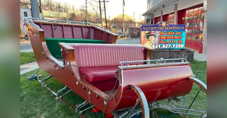 Cops Escort Iconic "Elf" Sleigh To Central Park To Celebrate Movie's ...