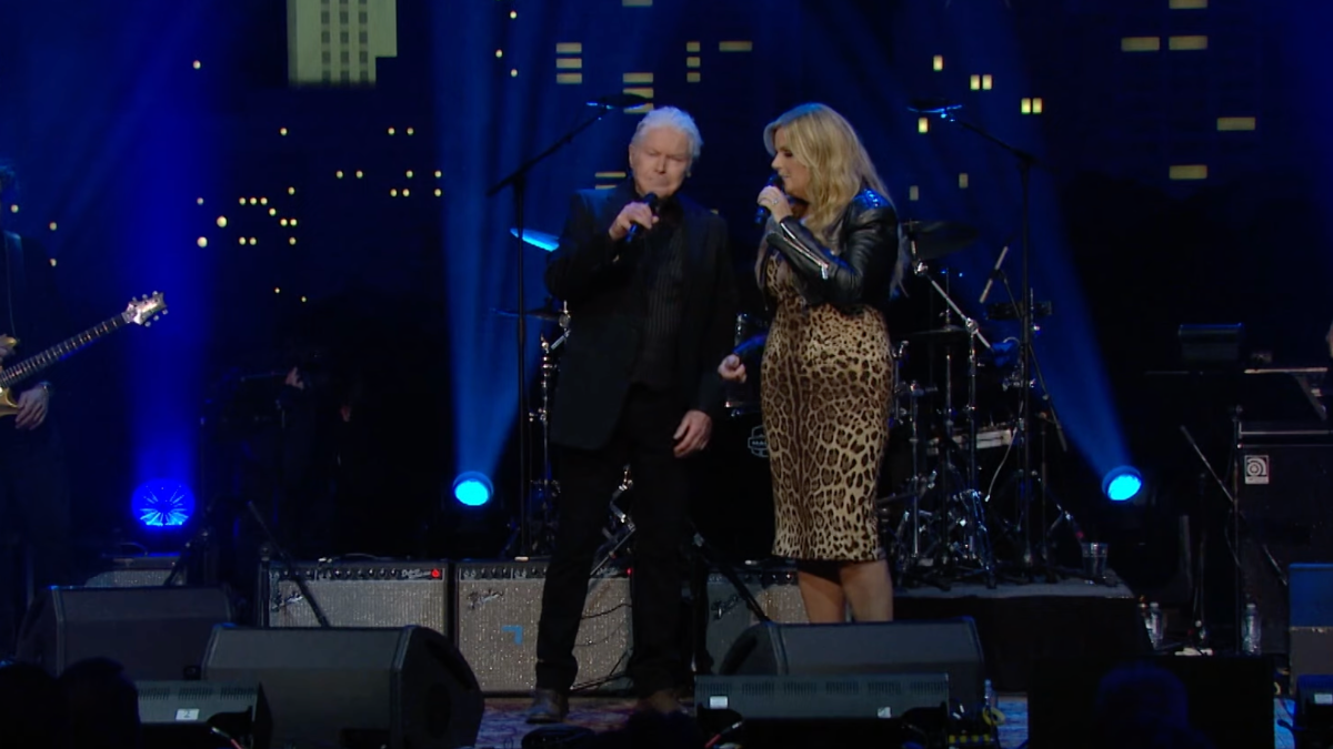 Trisha Yearwood & Don Henley Team Up For Emotional “Walkaway Joe” Duet
