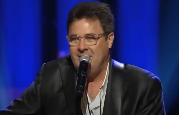 Vince Gill/Patty Loveless Perform Duet To Honor His Late Brother ...