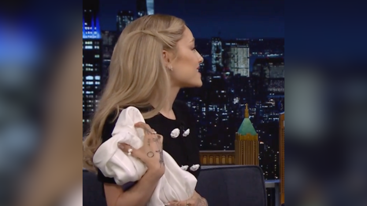 Jimmy Fallon Surprises Ariana Grande With Silly Gift On His Show ...