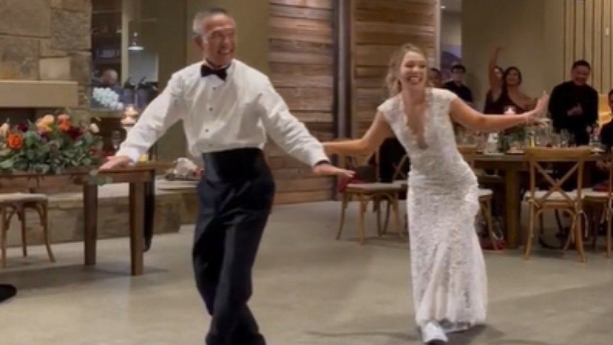 Bride & Dad Bust A Move In The Coolest Father-Daughter Dance – InspireMore