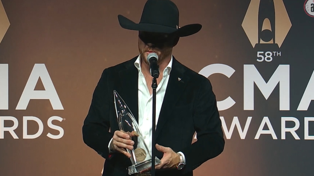 Cody Johnson Gives Moving Tribute To Wife After CMA Awards Win ...
