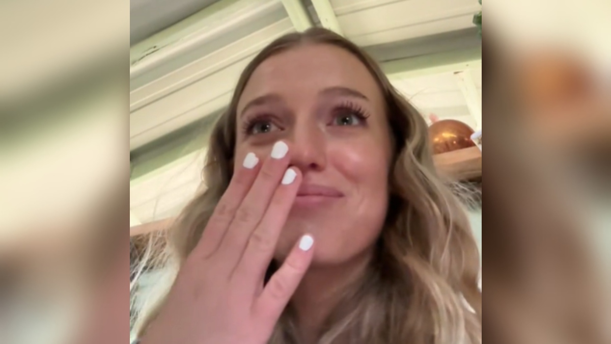 Woman Stumbles Across The Most Magical Scene At Estate Sale – InspireMore