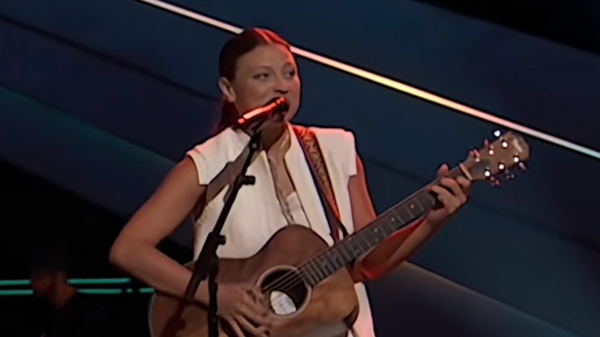 "The Voice" Singer Covers Taylor Swift Song "Better Than Taylor"