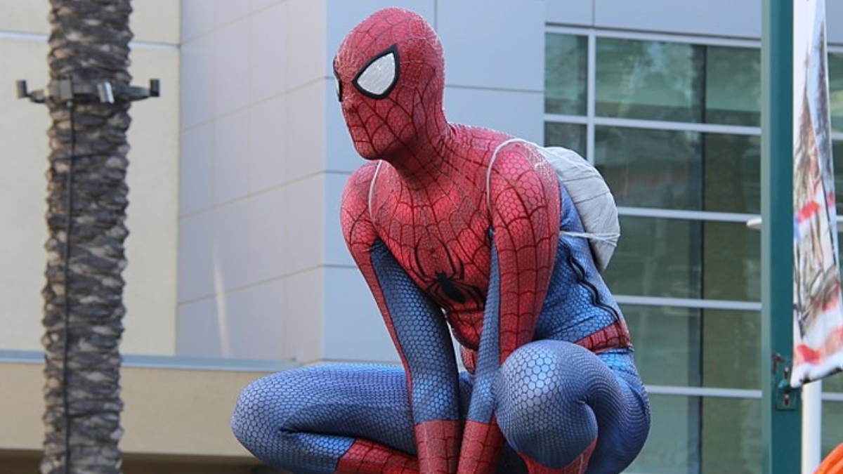 "Real" Spider-Man Surprises Young Fans In Heartwarming Moment – InspireMore