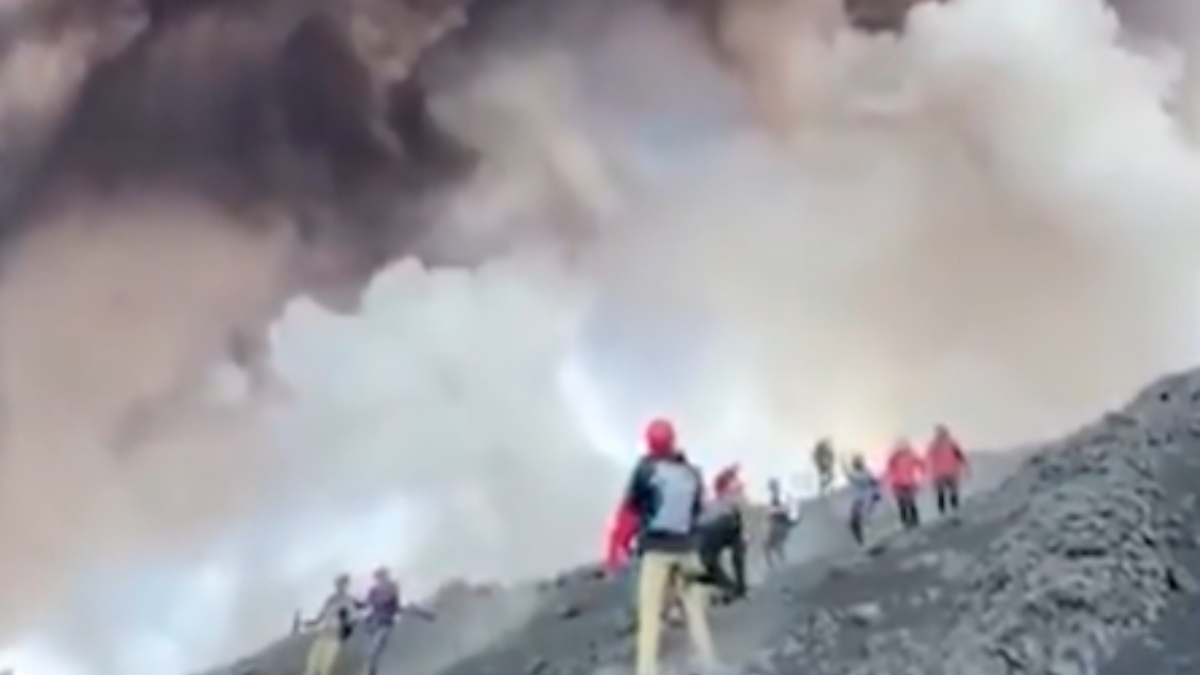 Power Of Nature: Ash Spews Into Sky As Tourists Flee Volcano – InspireMore