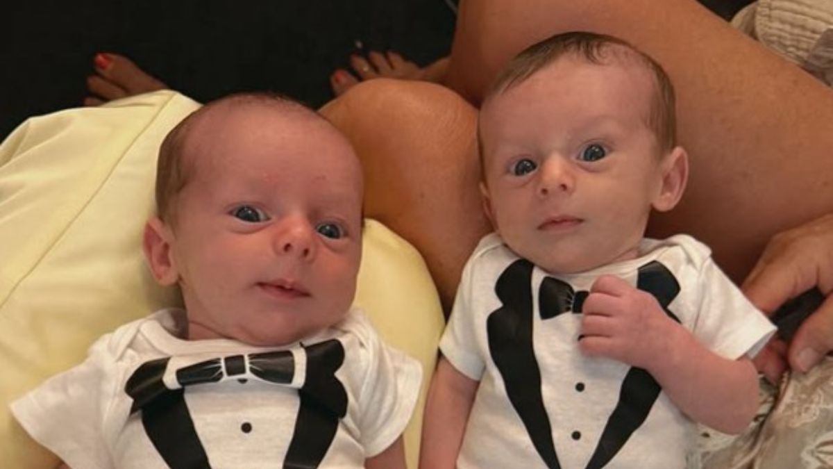 Dad Shares The Moment His Twin Babies First Notice Each Other – InspireMore