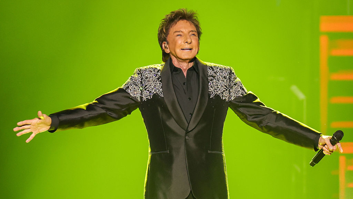 Barry Manilow Drops Unexpected News