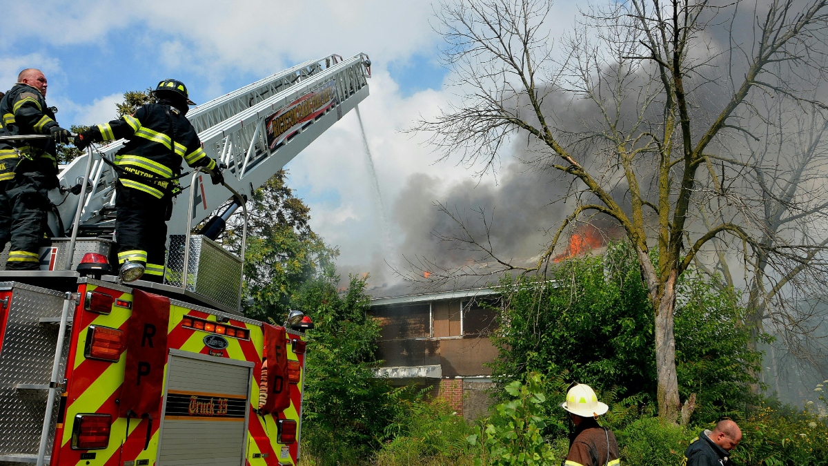 Neighbor's Frantic Response Saves Entire Family From House Fire ...