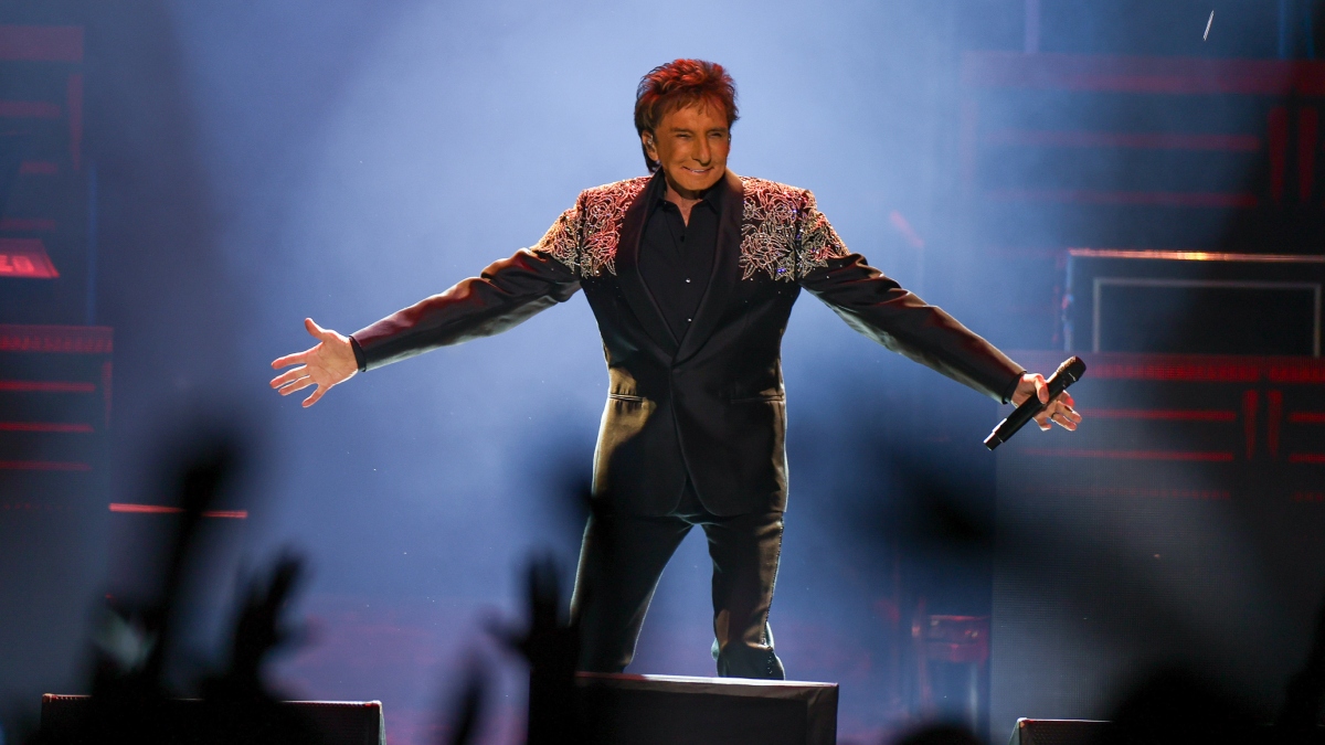 Barry Manilow Shares Message of Hope Following Shocking Cancer ...