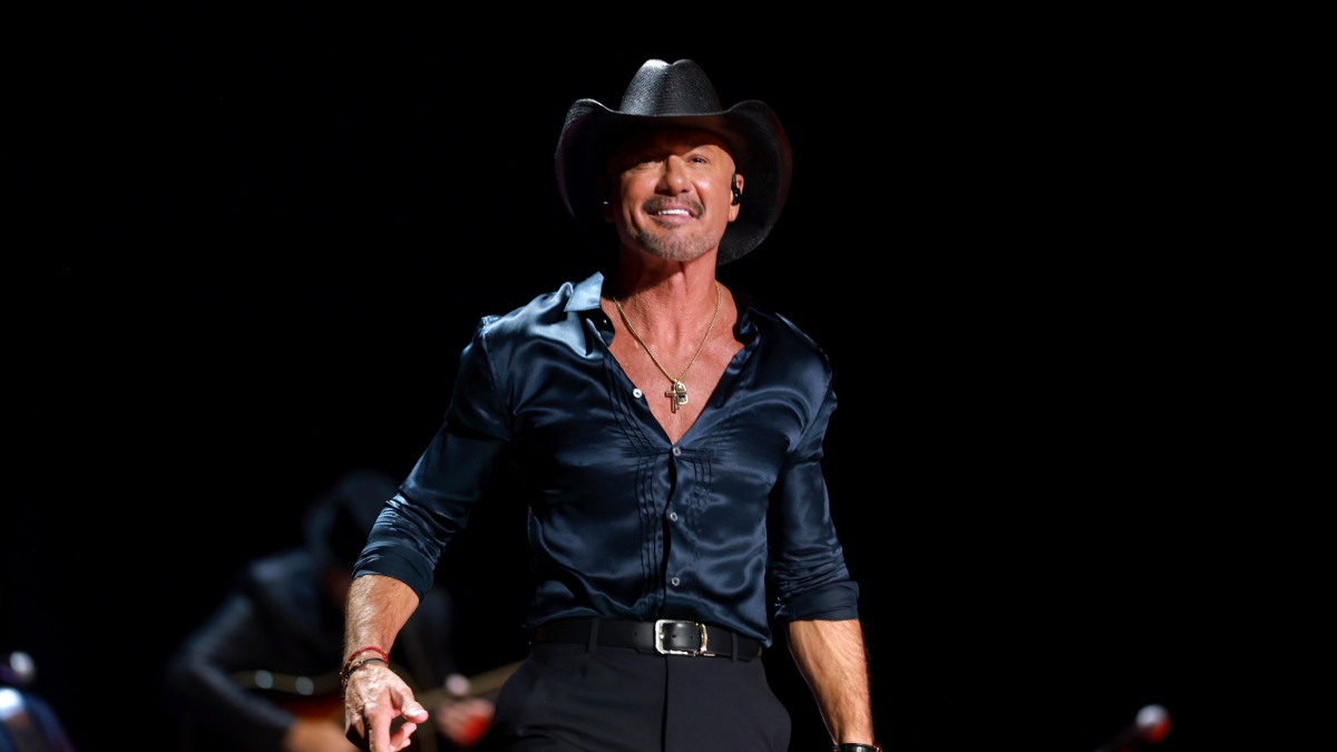 Tim McGraw Proves He's a Proud Cowboy in Fabulous Fringe – InspireMore
