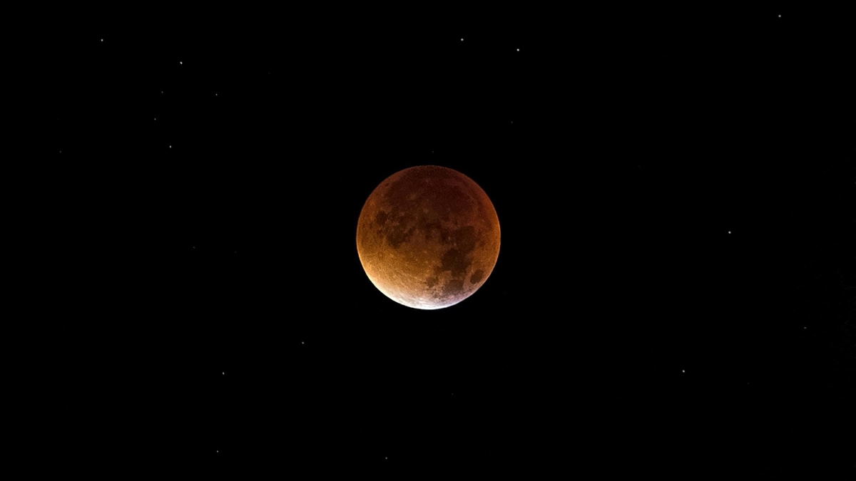 See Stunning Pics of The Rare Blood Moon
